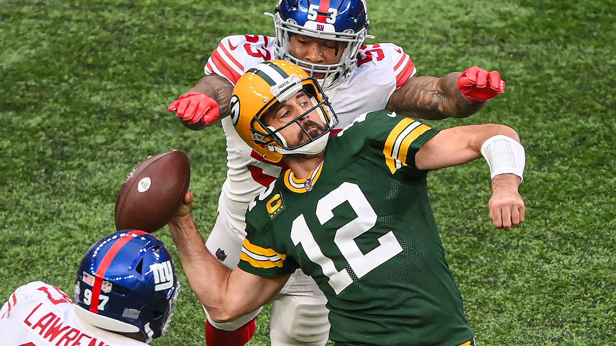 Aaron Rodgers' pressure stats emphasize Jets' need for OL help