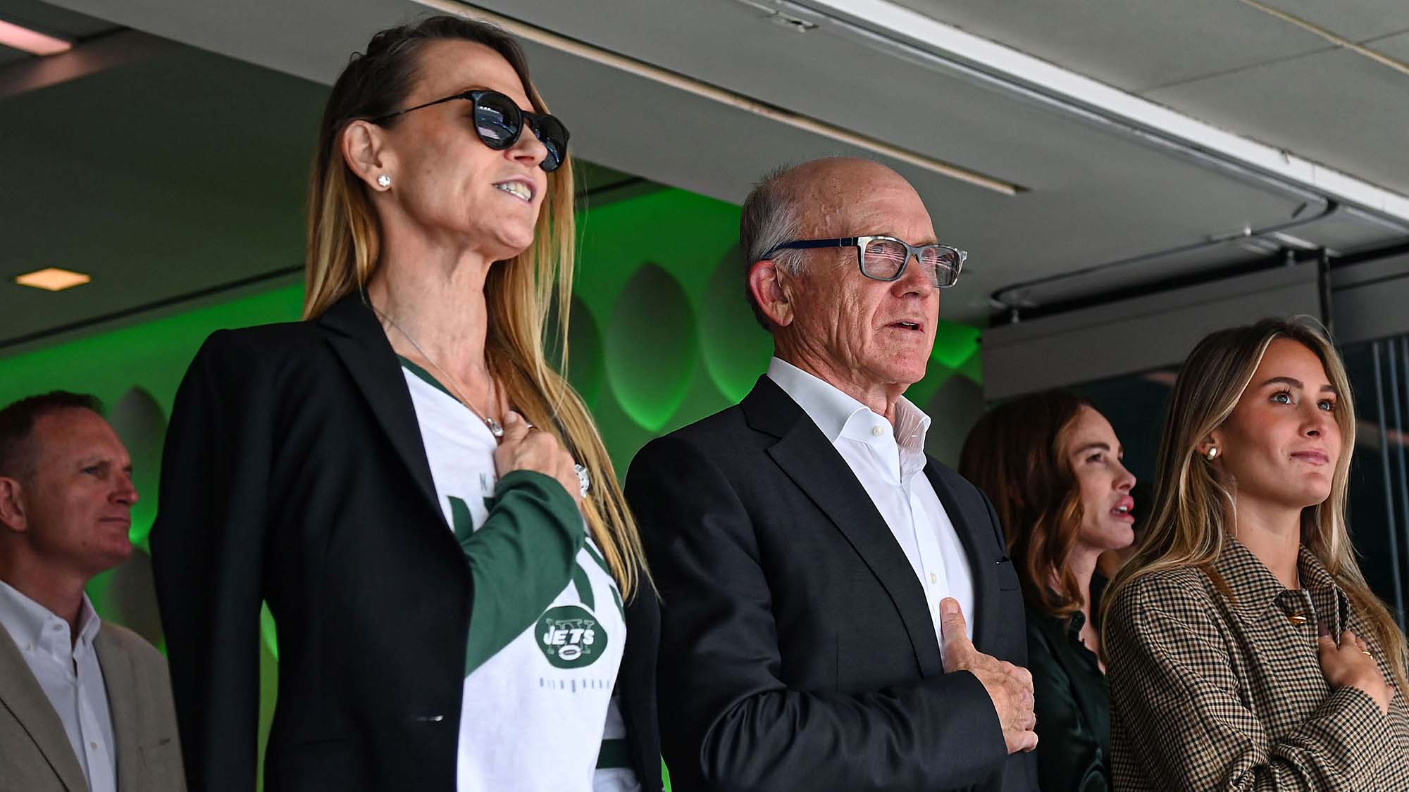 Does Aaron Glenn feel heat from Jets' owner? The HC responds
