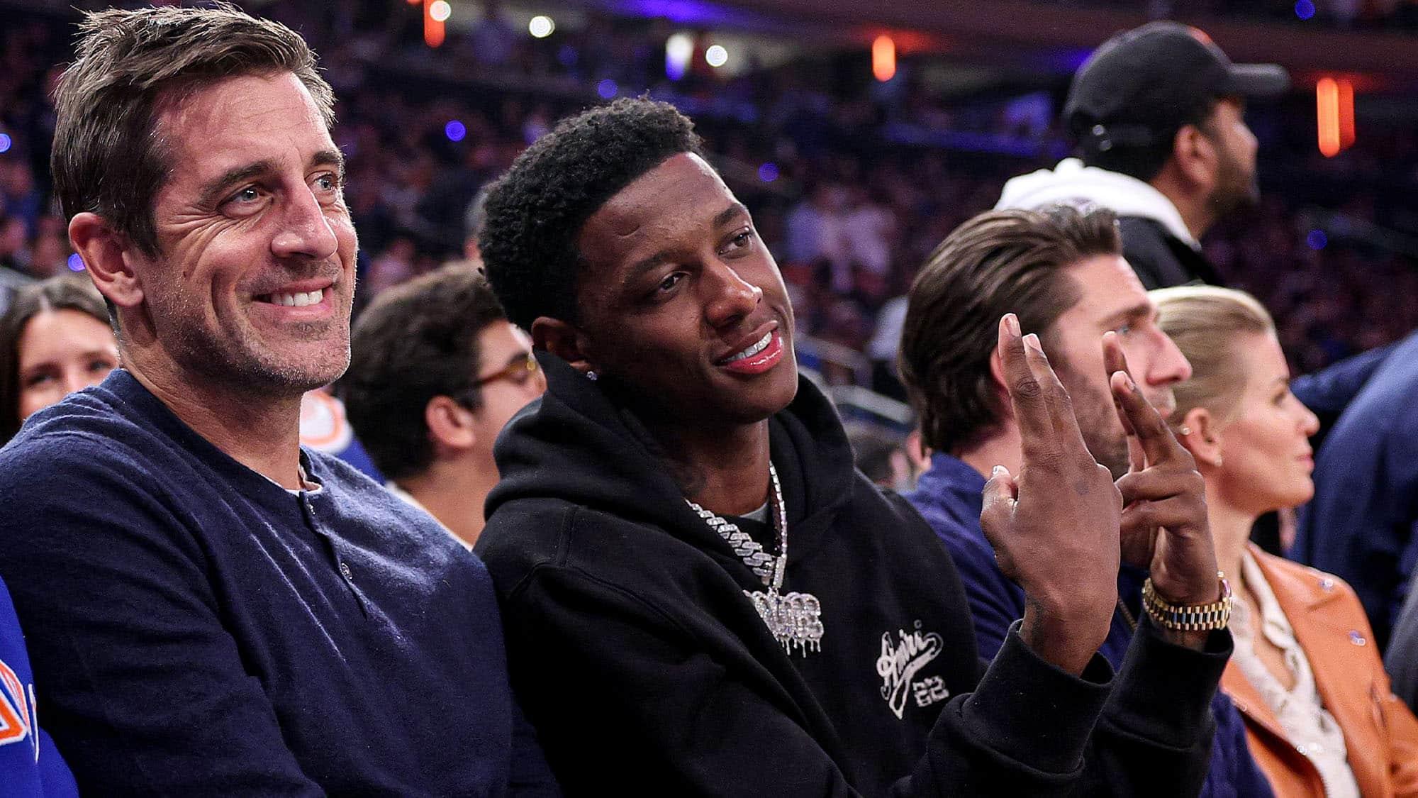 Rodgers, Sauce, and Jessica Alba provide hilarious Twitter moment