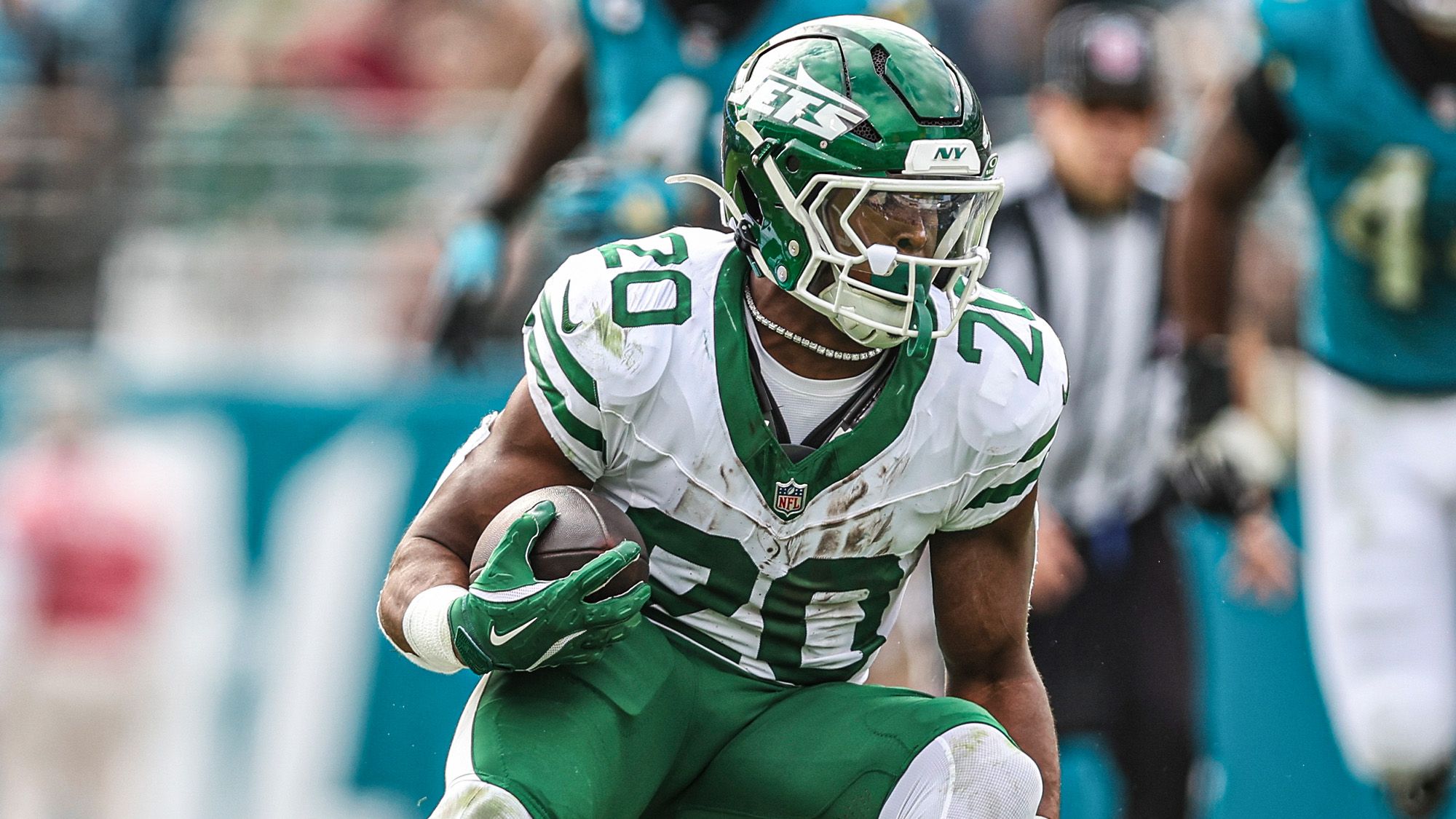 How fantasy owners should treat Breece Hall in Week 16