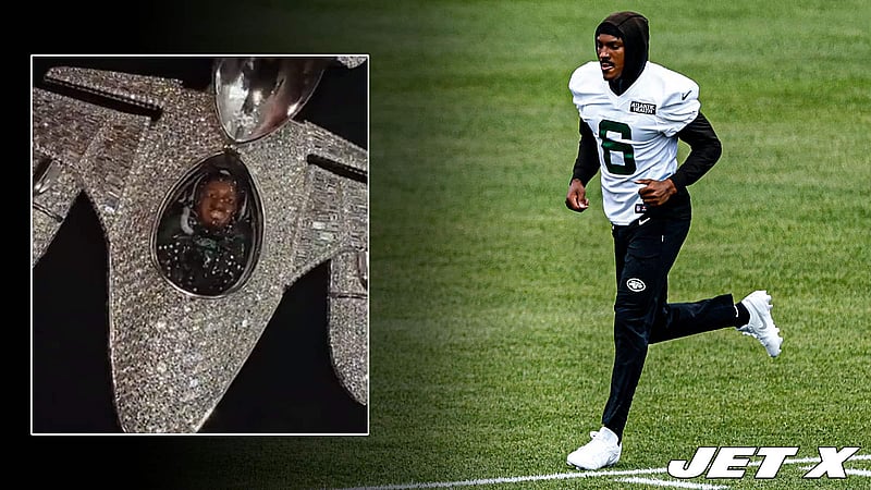 Mecole Hardman shows off sumptuous Jets-themed chain