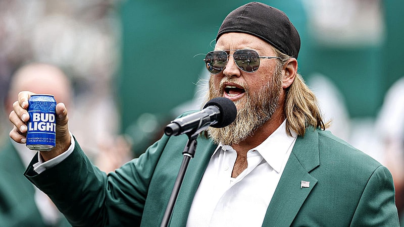 Watch: NY Jets legend Nick Mangold chugs beer at Rangers game