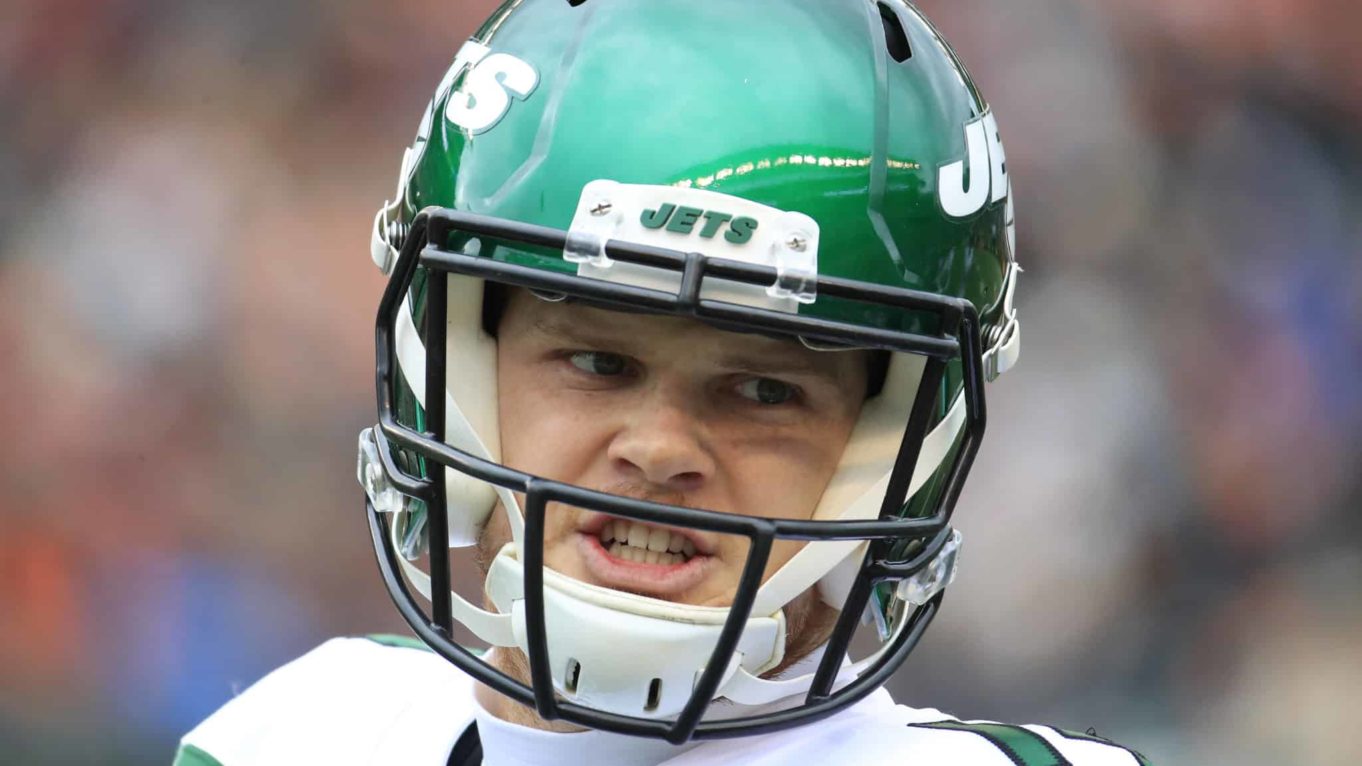 New York Jets' Sam Darnold hits the beach for QB drills (Video)