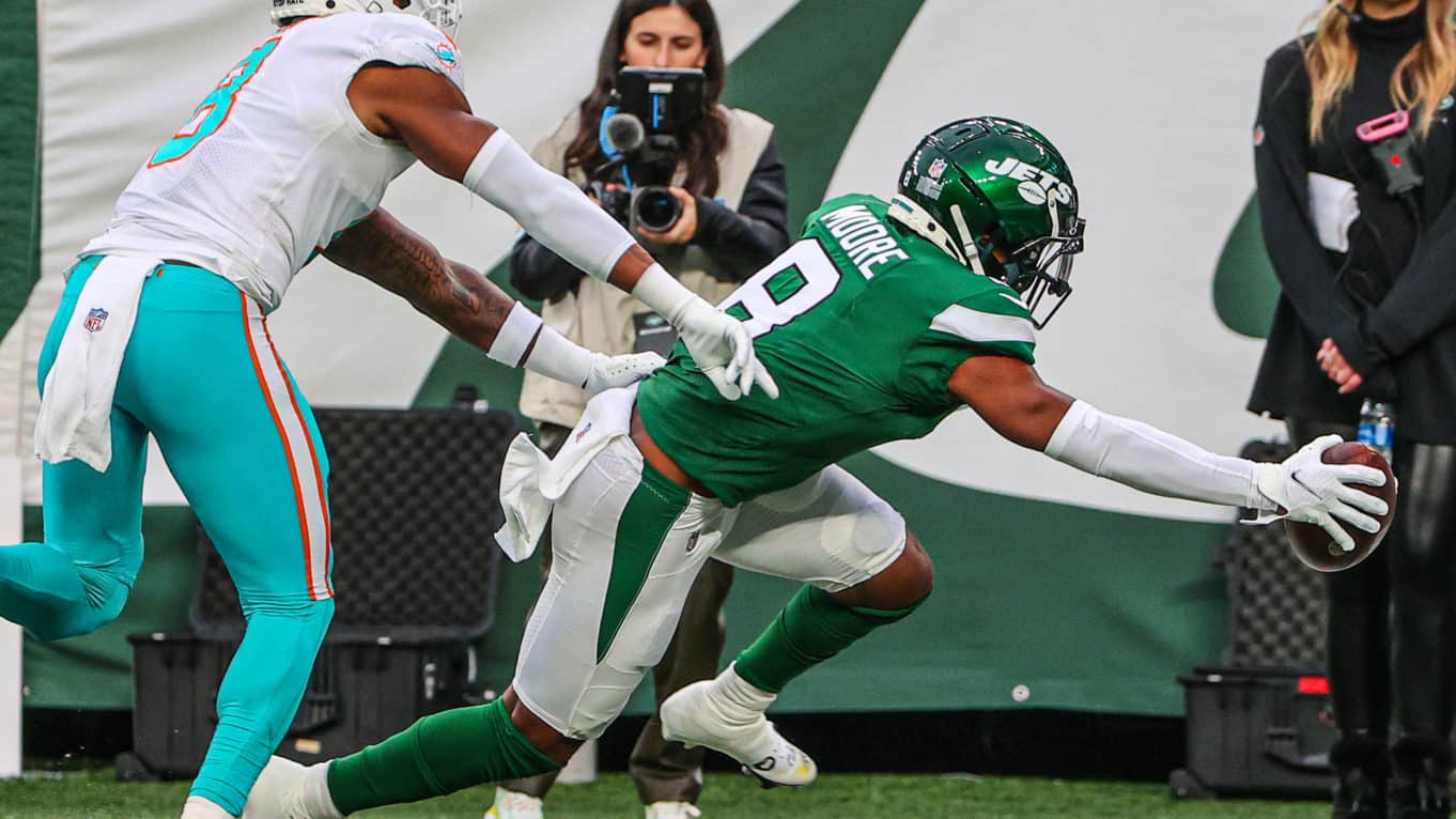 Elijah Moore wins NFL Rookie of the Week for performance vs. Miami
