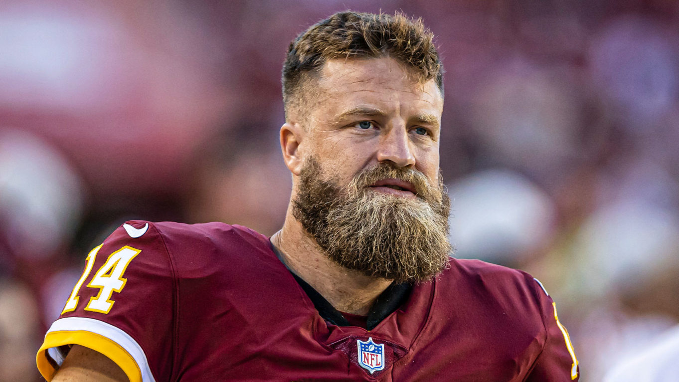 Former Jets QB Ryan Fitzpatrick seen shirtless in stands during Bills game