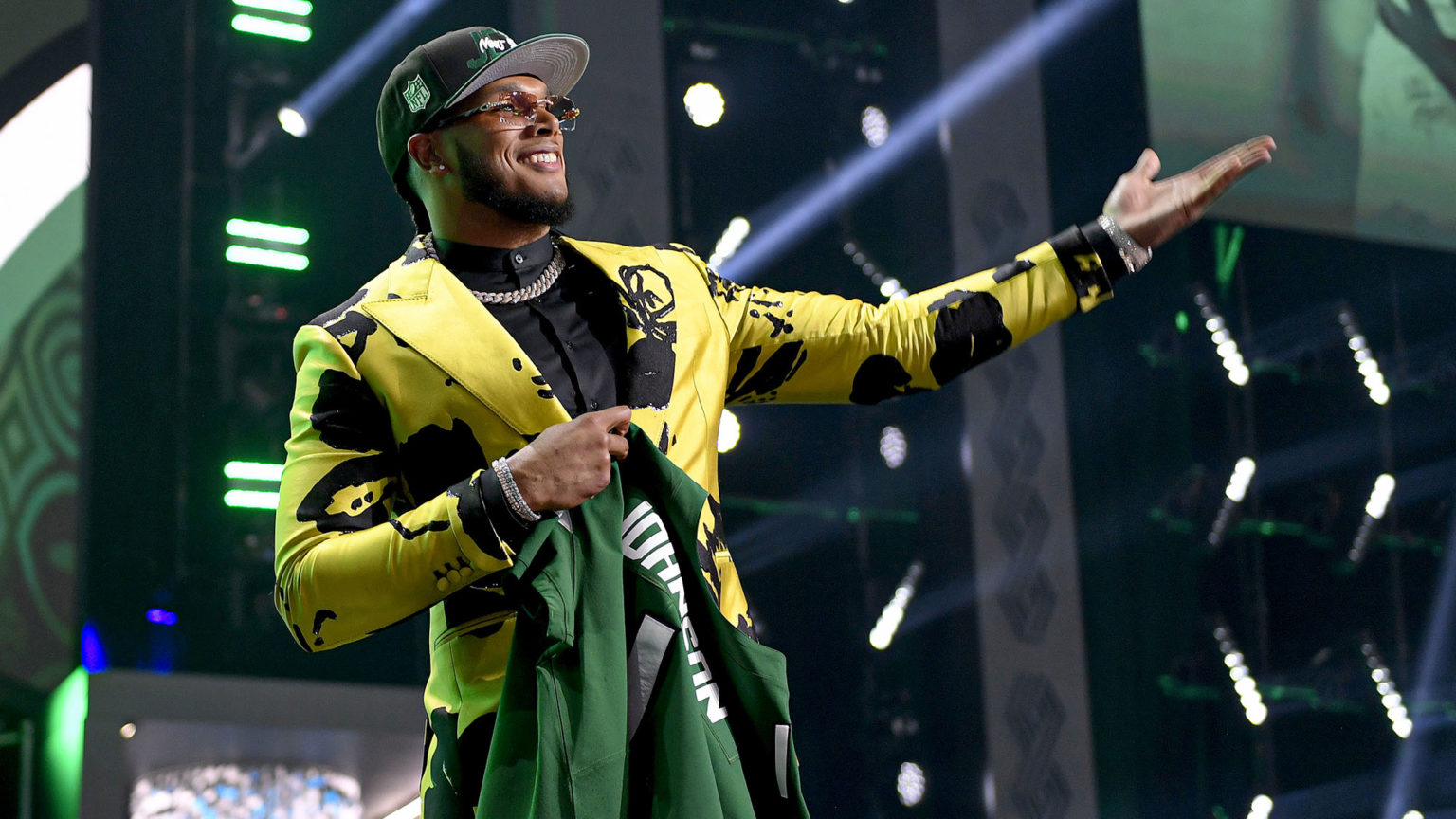 Jermaine Johnson welcomes Calvin Jackson to NY Jets in heartfelt video