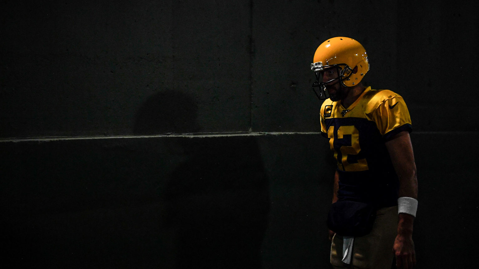 Aaron Rodgers Emerges From Darkness Retreat As Ny Jets Wait
