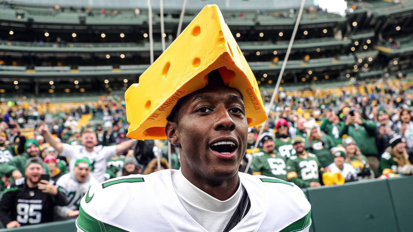 Jets' Sauce Gardner burns cheesehead to recruit Aaron Rodgers