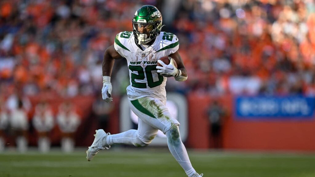 NY Jets' Breece Hall strikes with a 50-yard TD vs. Giants (Video)