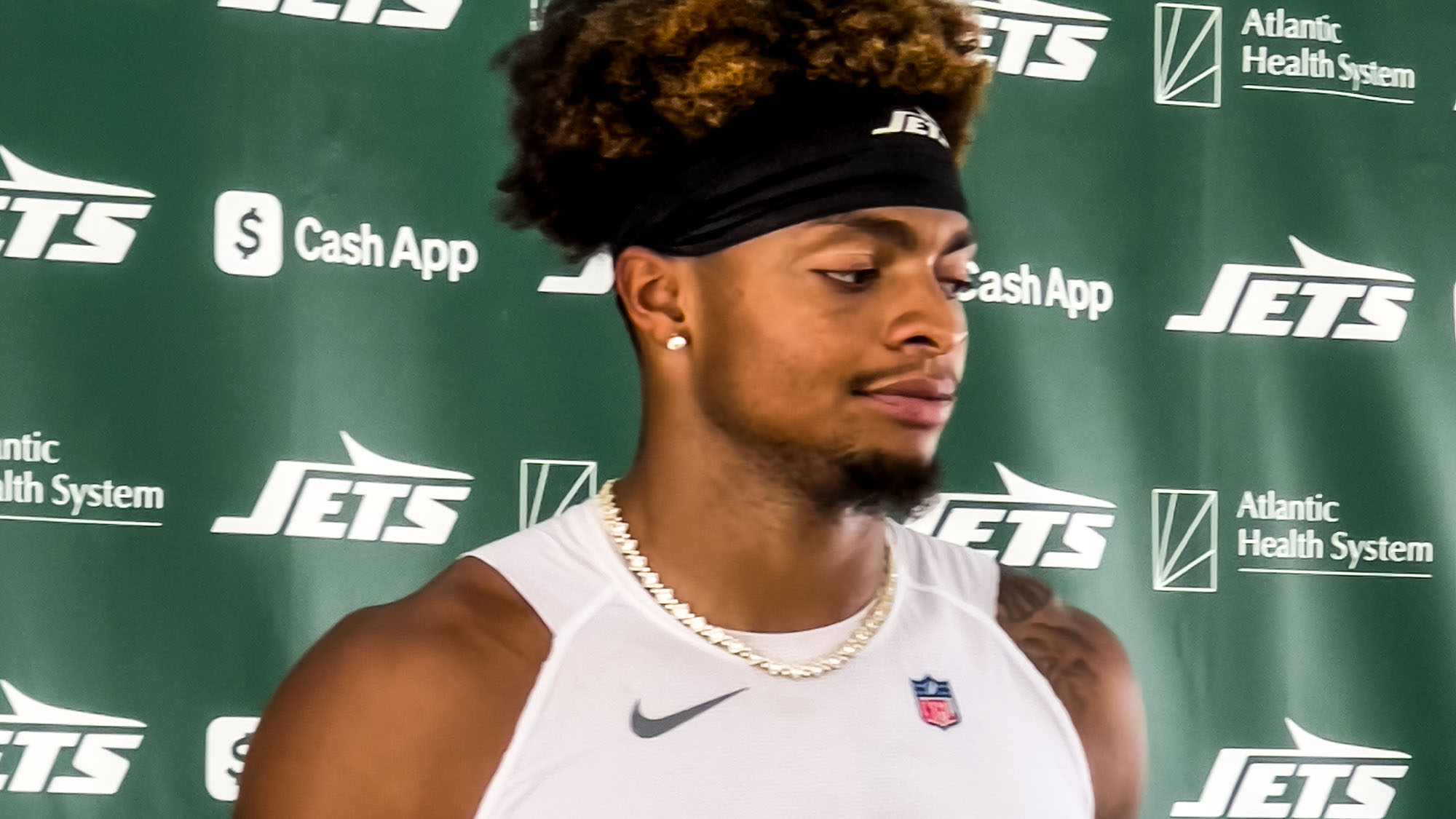 Aaron Glenn says Justin Fields has 'toe injury on the right side'