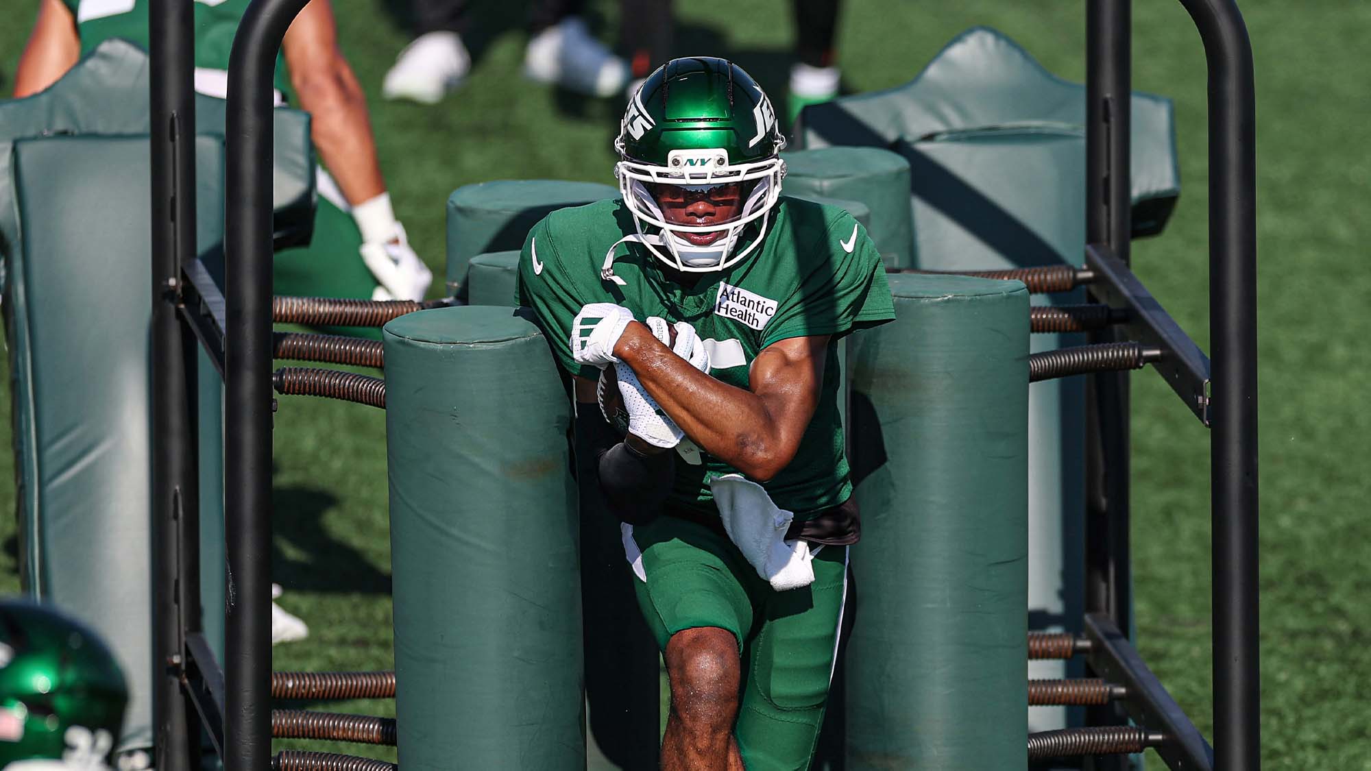 NY Jets WR Garrett Wilson has Aaron Glenn’s (passionate) back