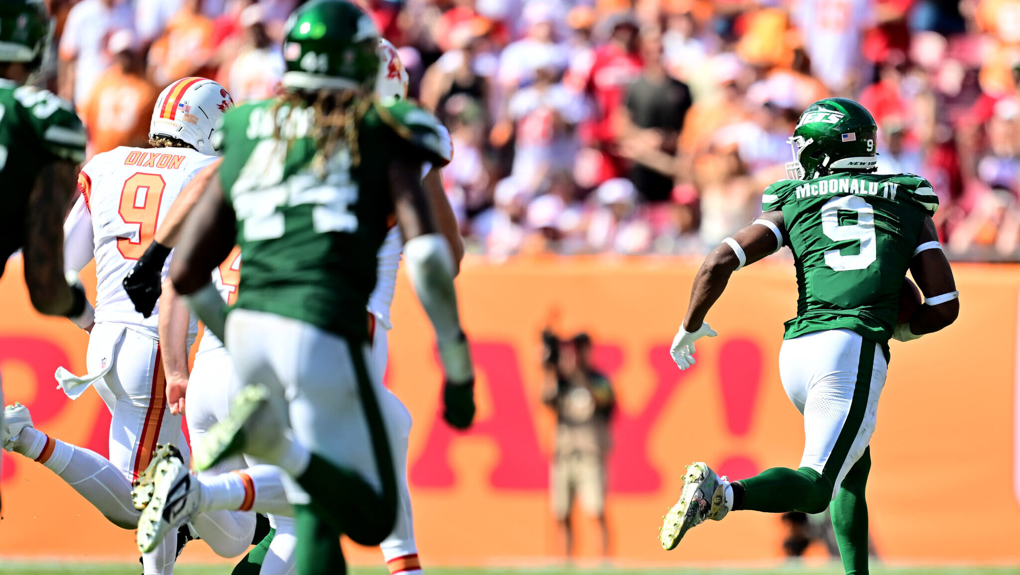 Jets lose to Buccaneers after fourth-quarter comeback falls short