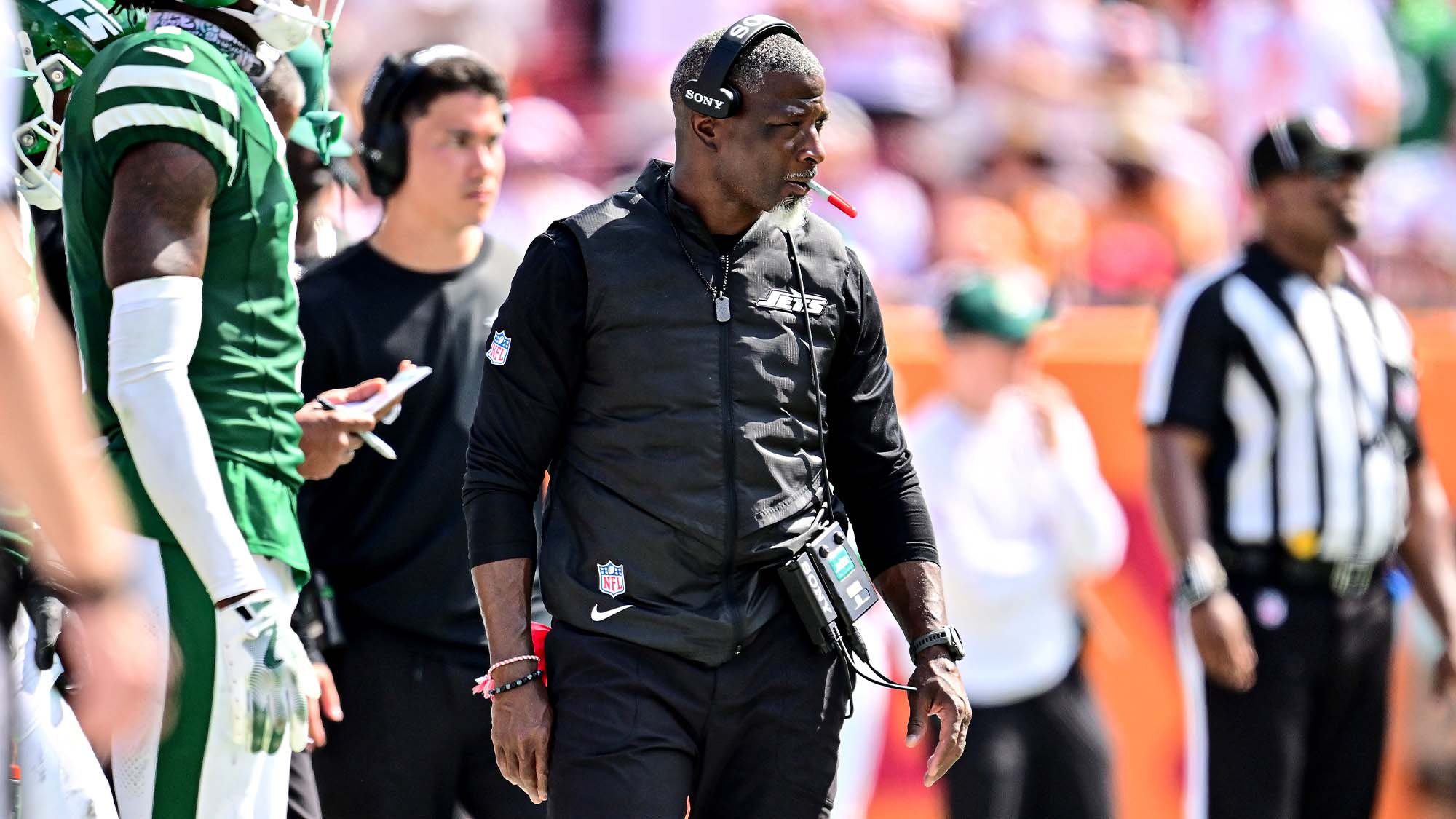 Jets HC Aaron Glenn goes viral for TD dance set to 'September'