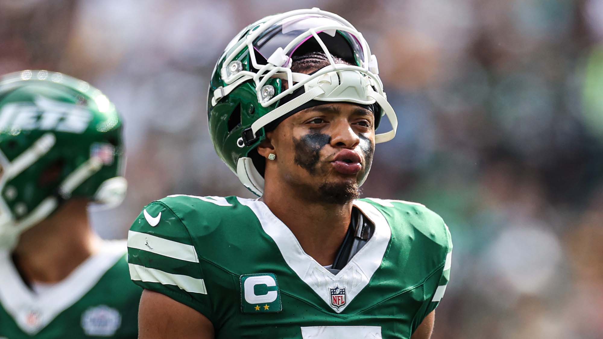 Jets focused on 'step-by-step' process with Justin Fields after debut