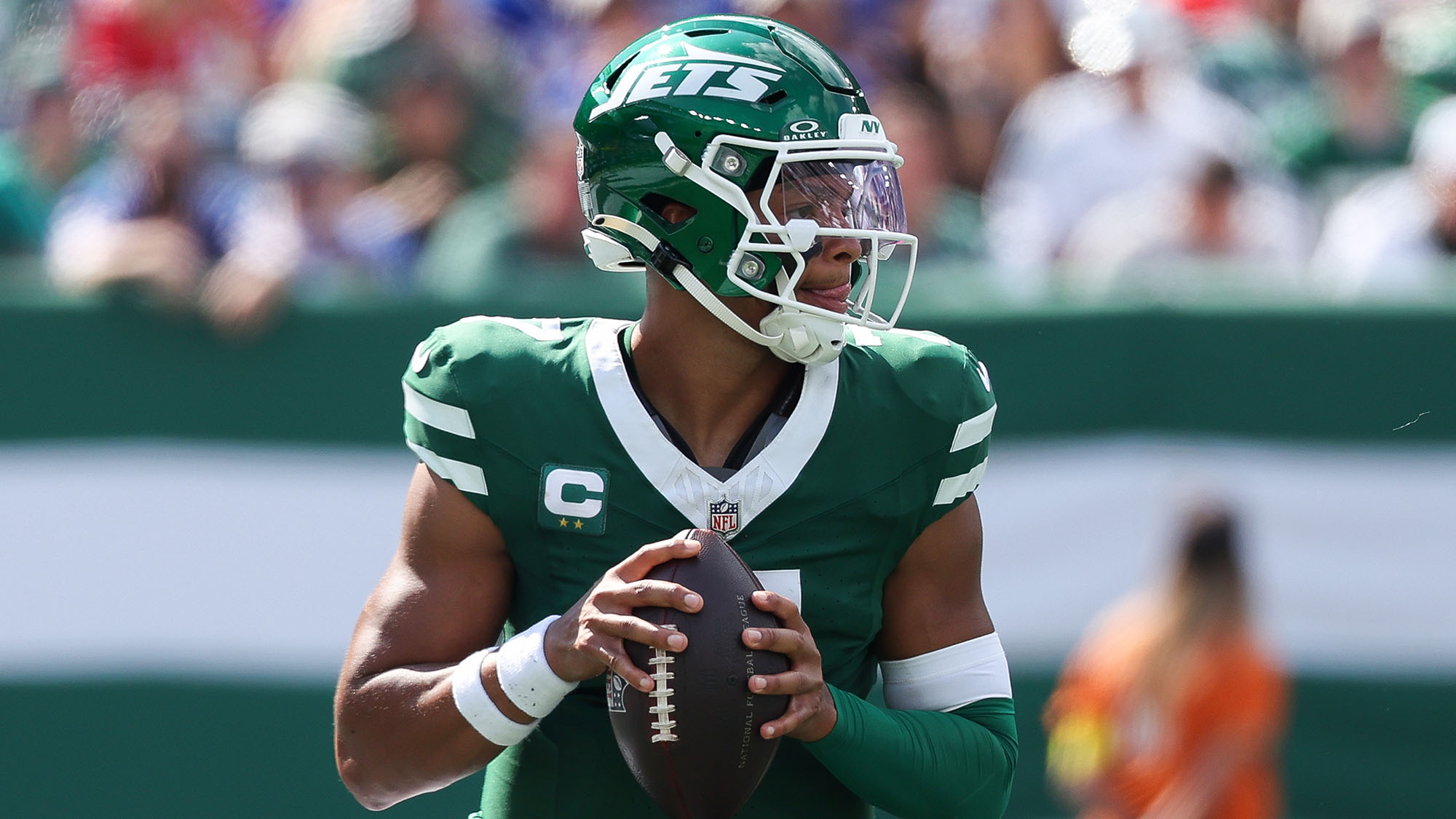 New York Jets QB Justin Fields practicing, on track to start in Miami