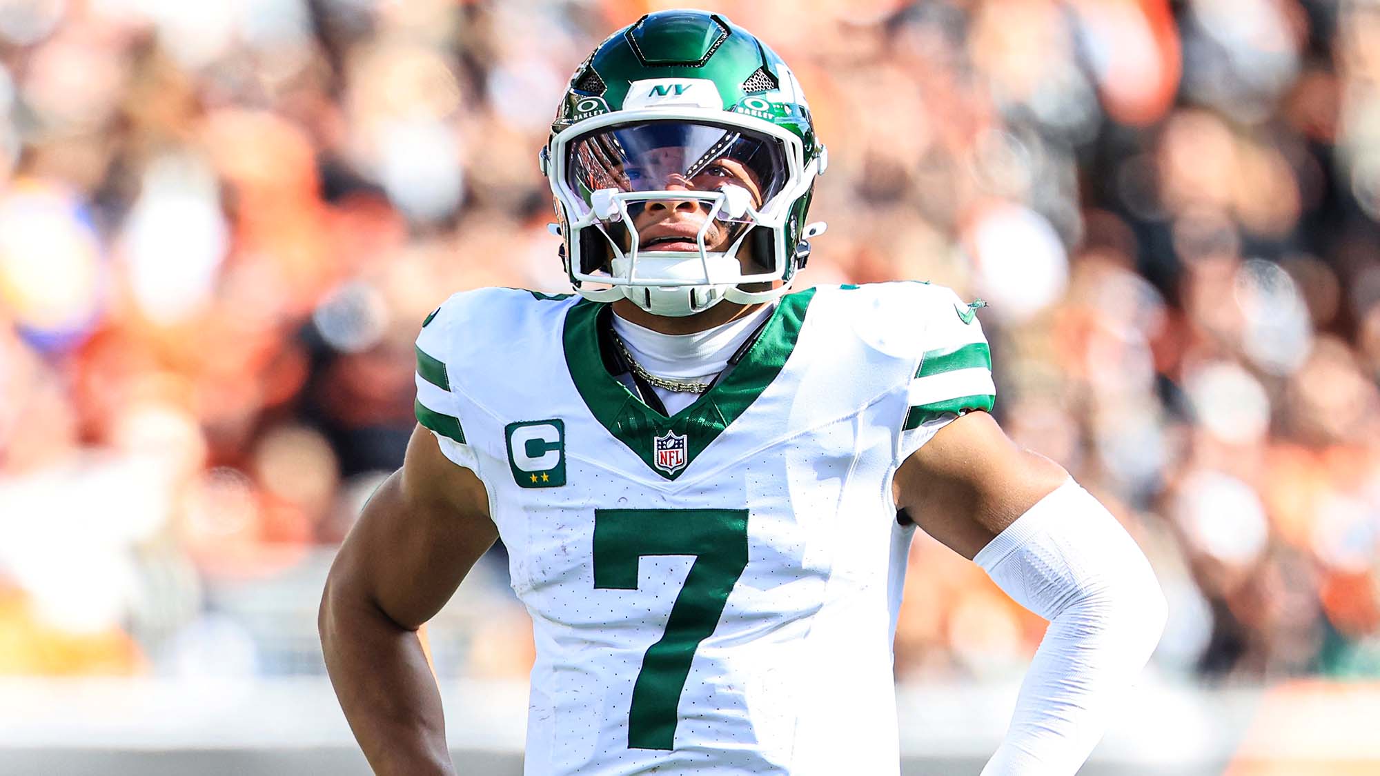 Aaron Glenn battles media about Jets' starting QB once again